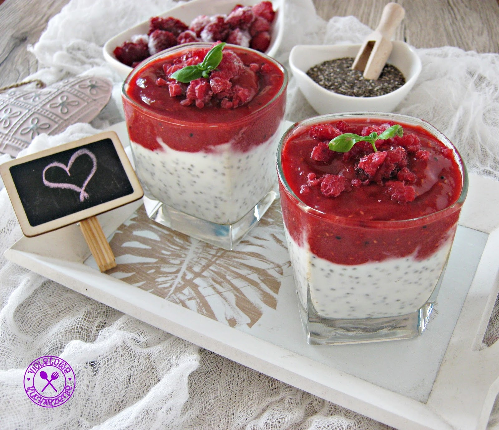 VioletoweKucharzenie: Deser chia z musem malinowym