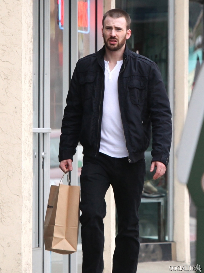 The Chris Evans Blog: Chris Evans shopping at American Apparel
