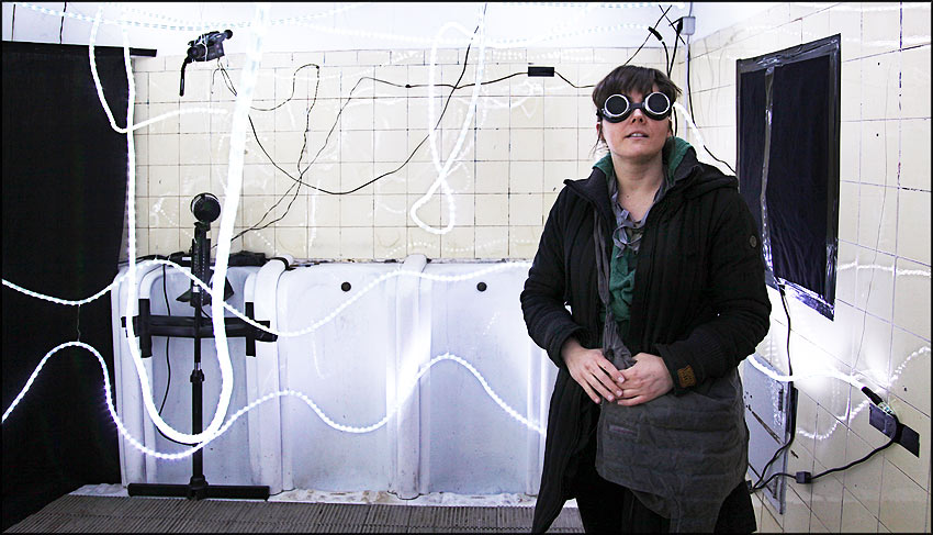 SCISSORELLA: weltAusstellung: Lichtzelle mit Kontollkino im reinraum e ...