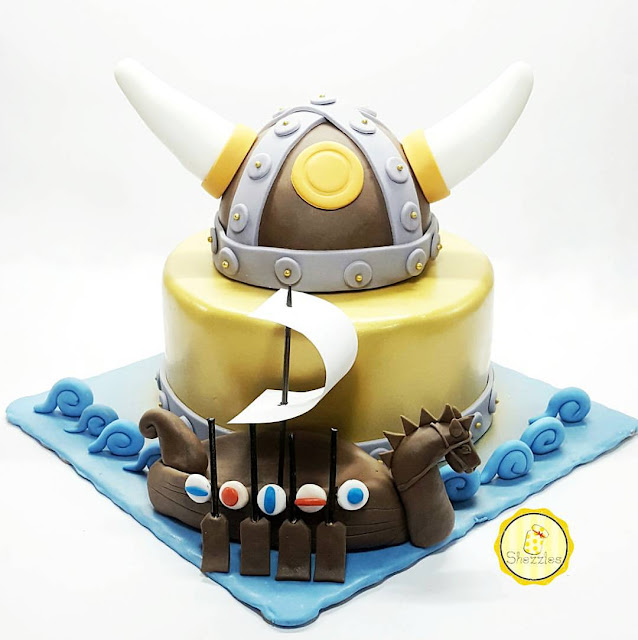 SHEZZLES | Cakes and Pastries: Vikings Cake and Cupcakes