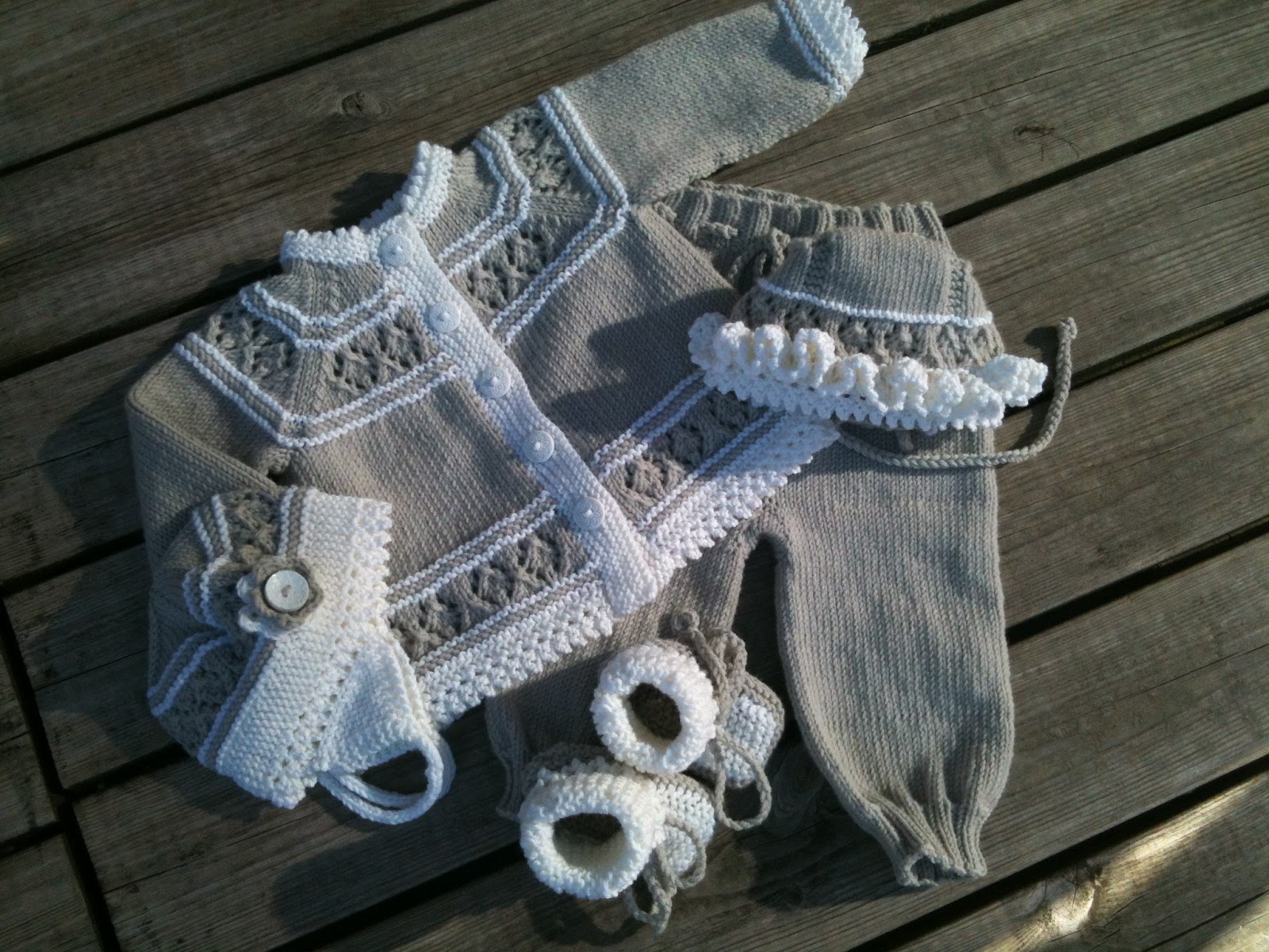 Emme: Hentesett i nydelig grått og hvitt