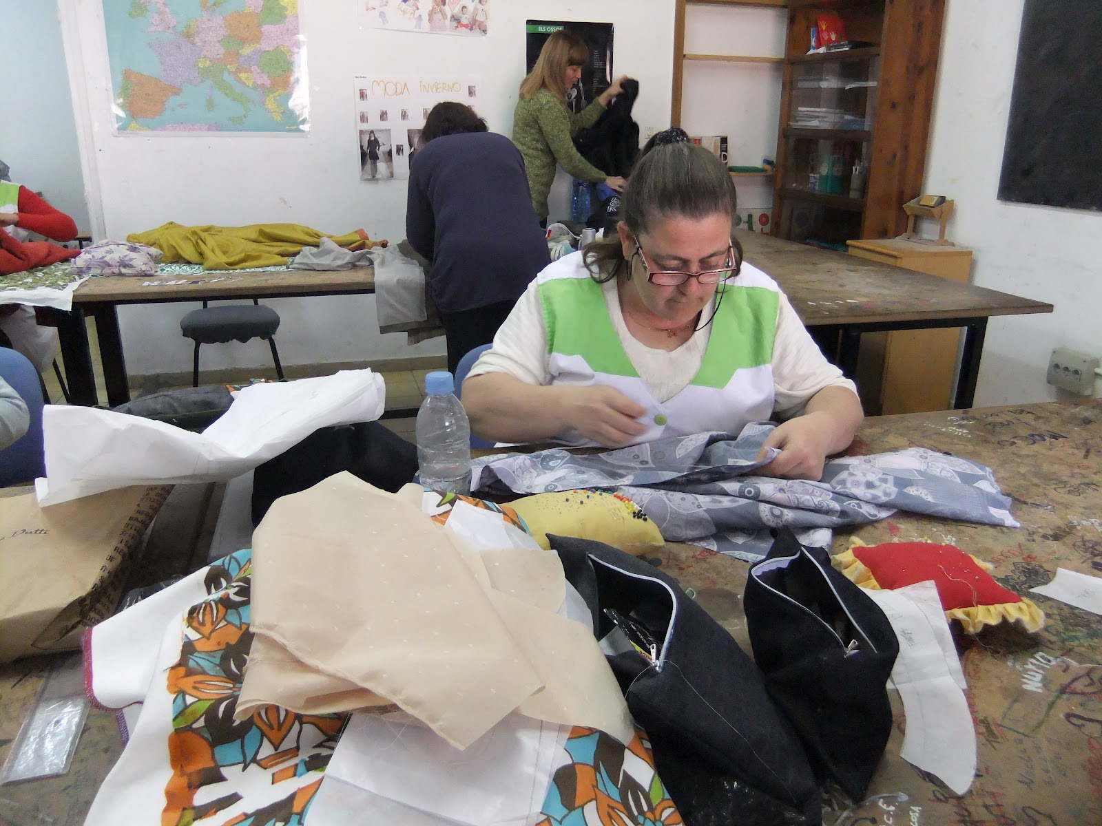 ENTRE TELAS: RECORDANDO; CLASES DE MODISTERIA