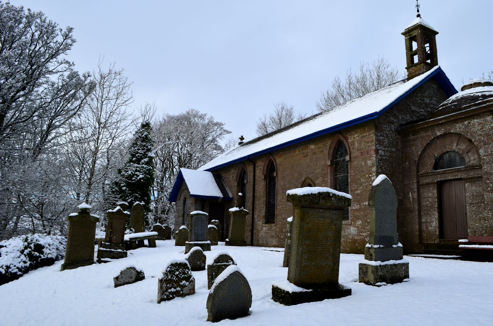 Tour Scotland: Tour Scotland Winter Photographs Video Parish Church Lundie