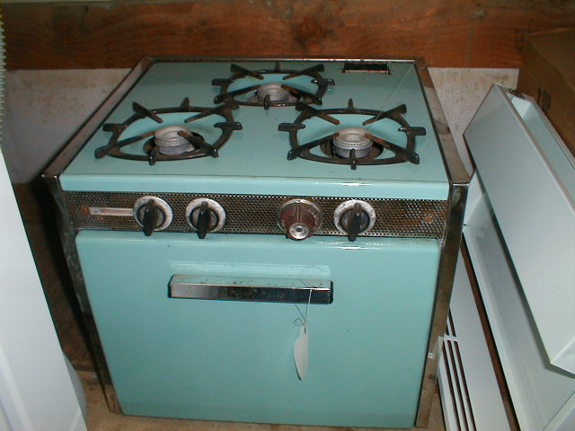 A 1963 Airstream Overlander named Moonraker: Taking apart the stove!
