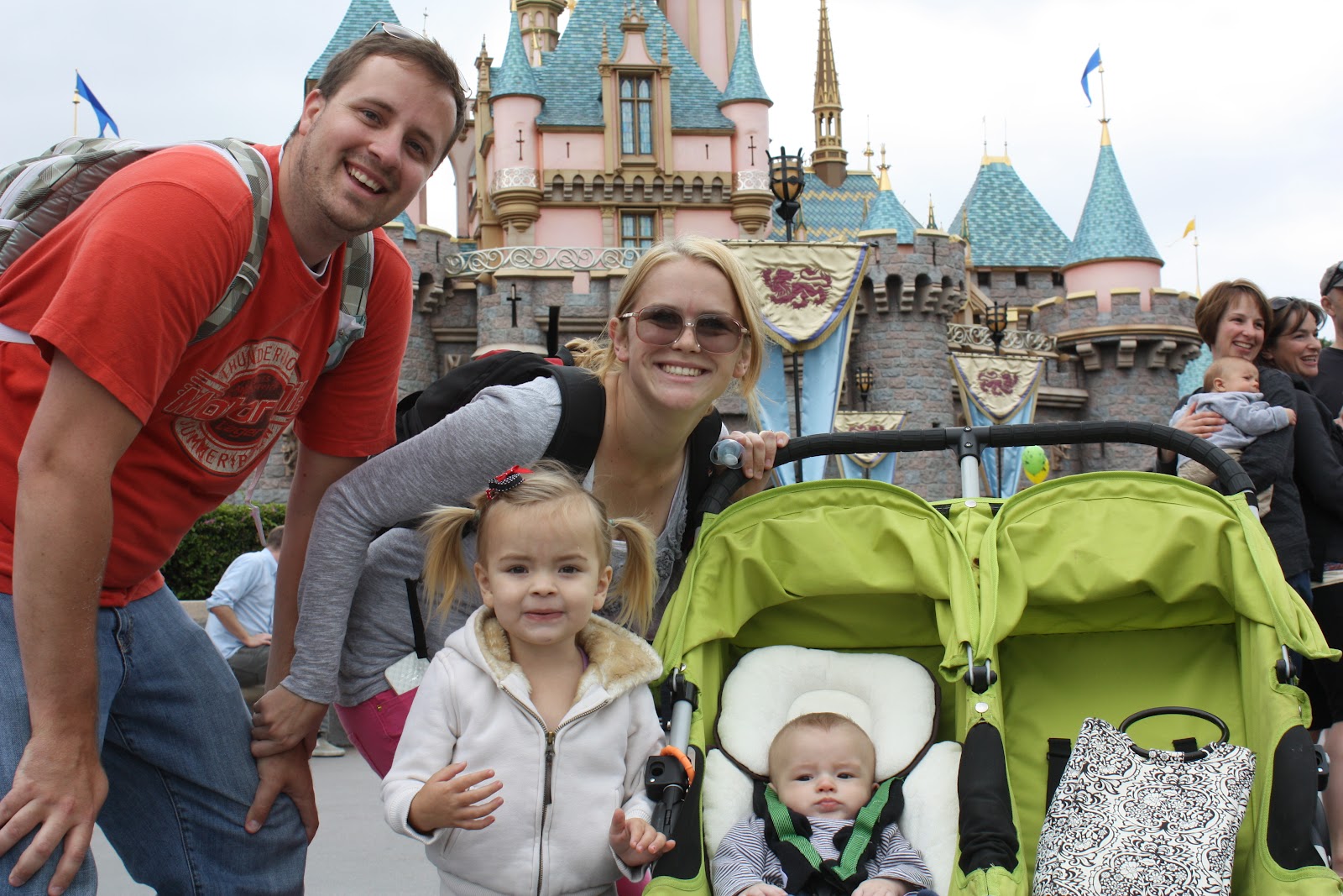 The Jorgensen Family: DISNEYLAND!