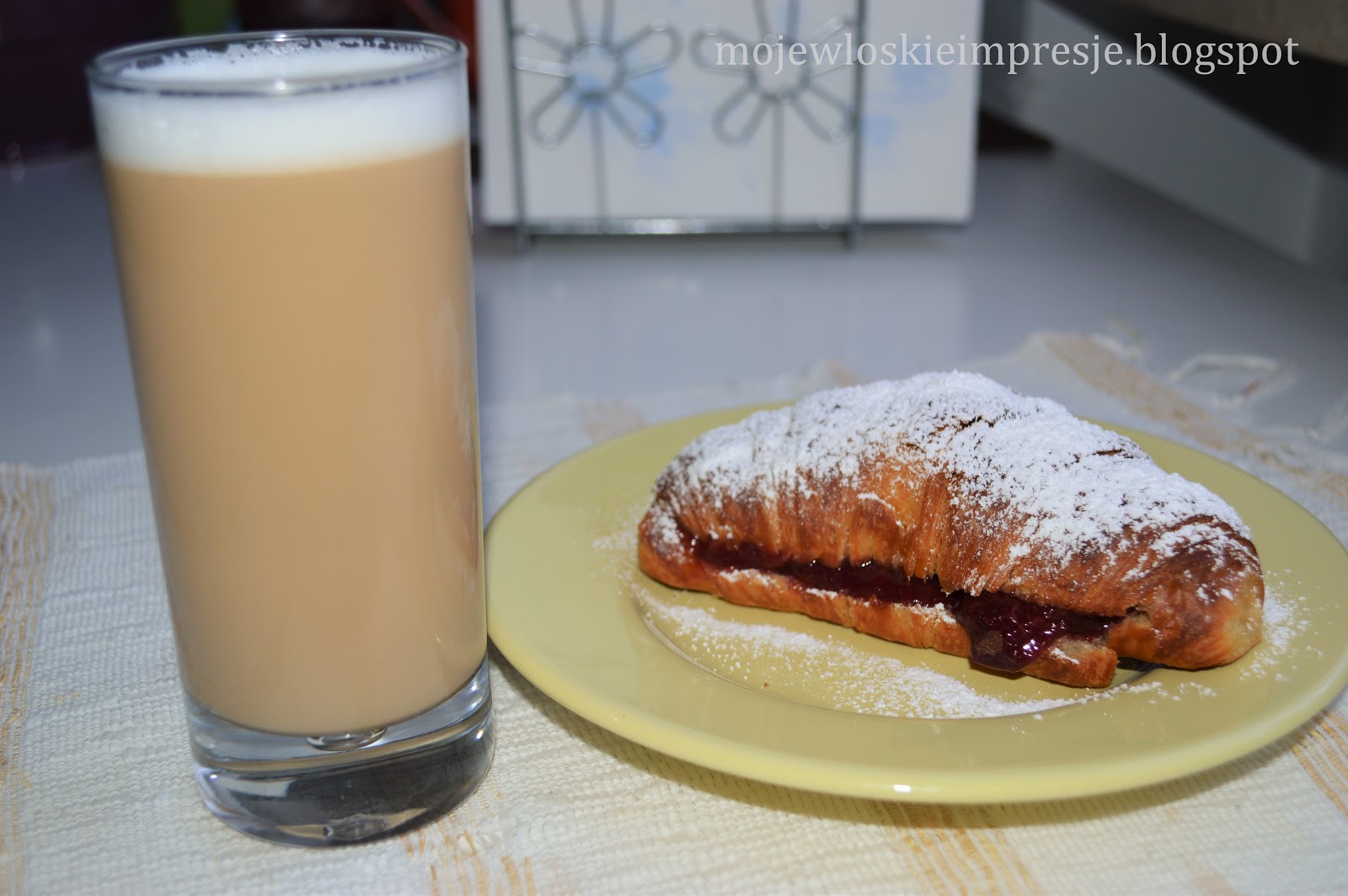 MOJE WŁOSKIE IMPRESJE : Latte macchiato e un cornetto czyli lekkie ...