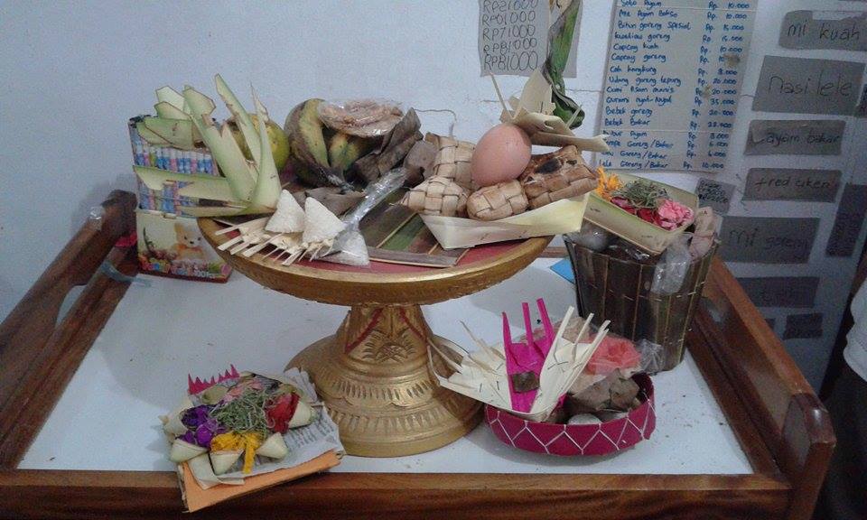 Tetandingan Banten Bali : Banten mohon rejeki