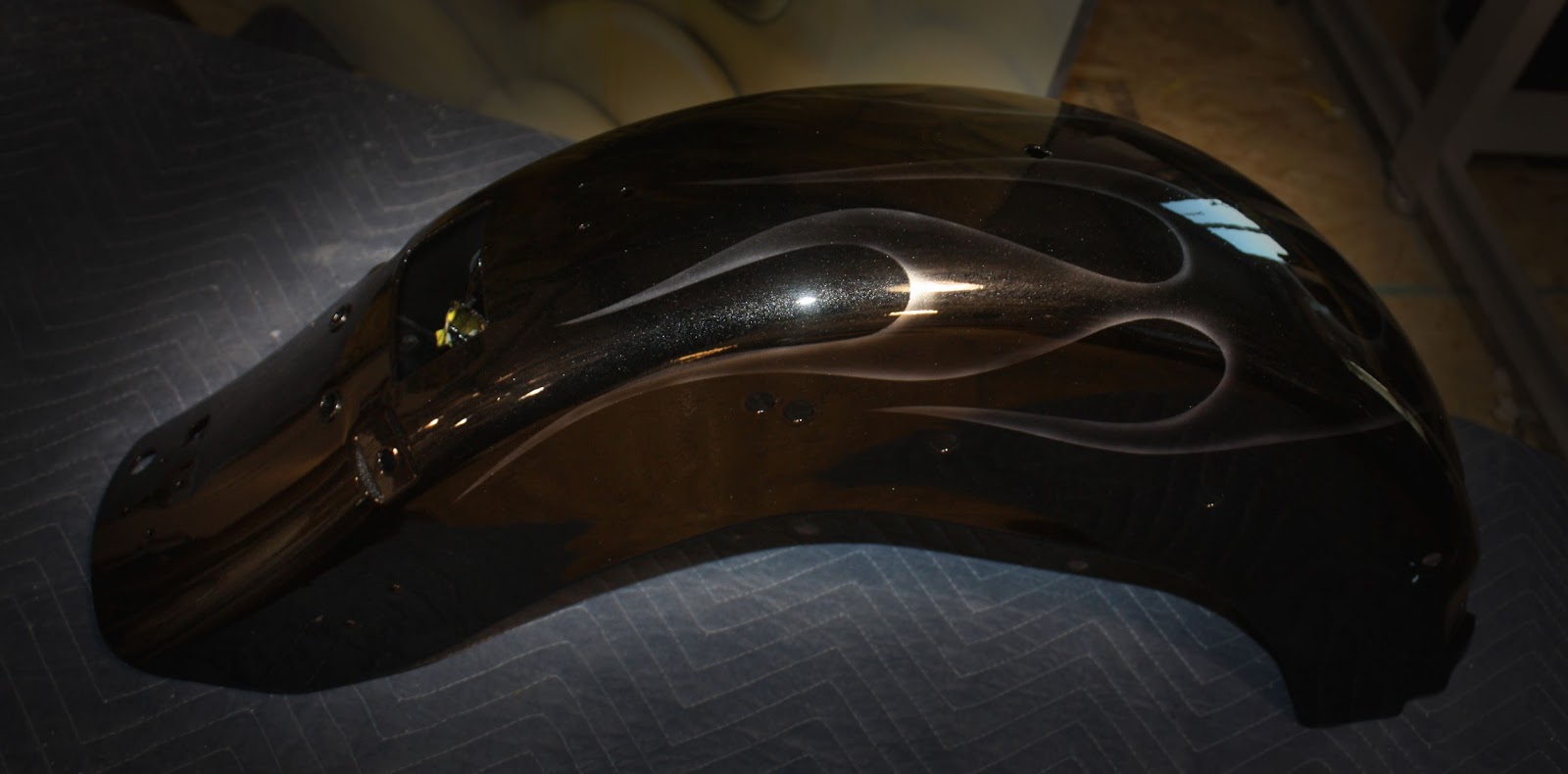 Online Motorcycle Paint Shop: Black Metallic Base with silver ghost flames
