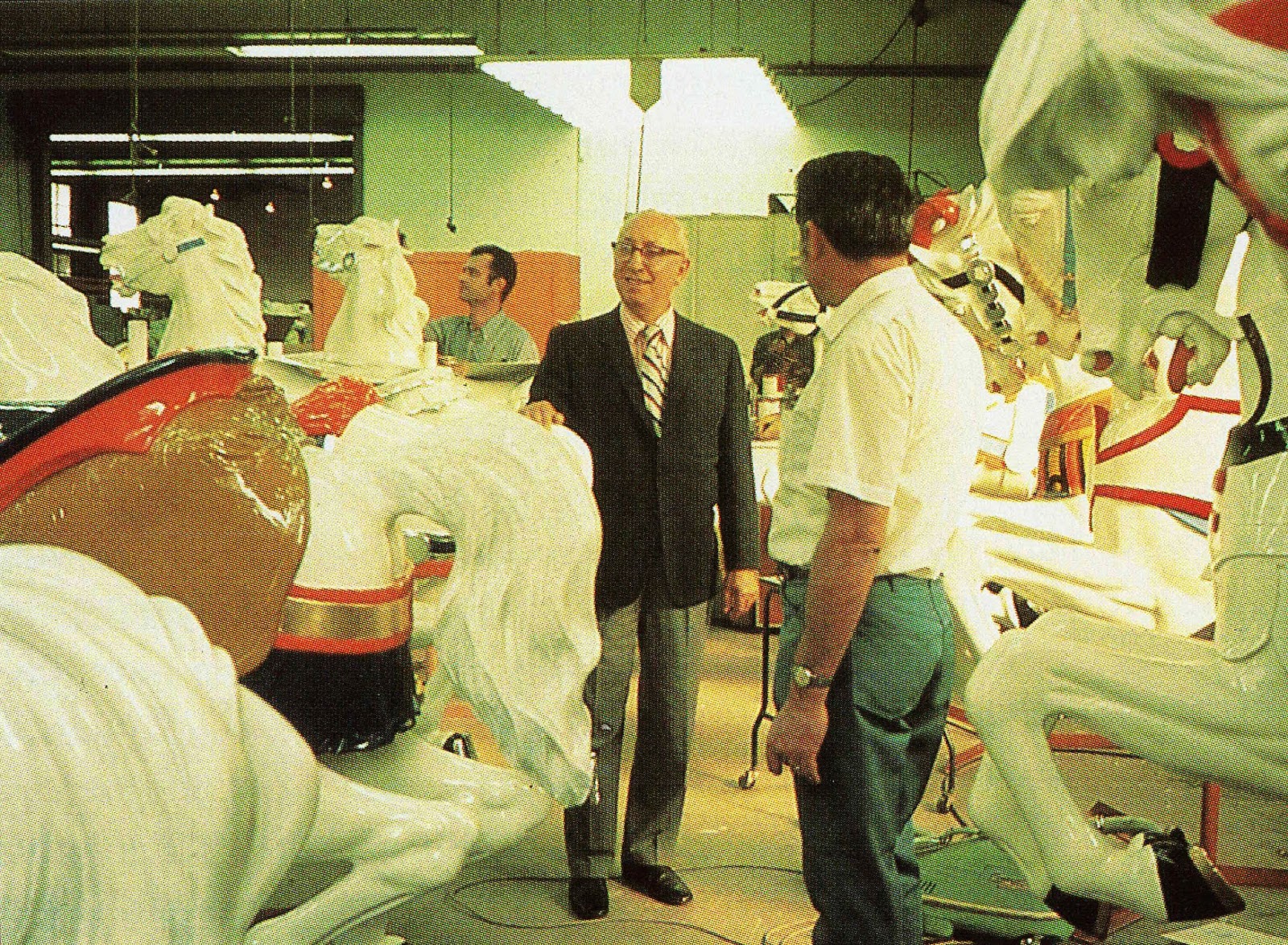 Disney Avenue: A Heartfelt Tribute to Roy O. Disney Including 24 Rarely ...