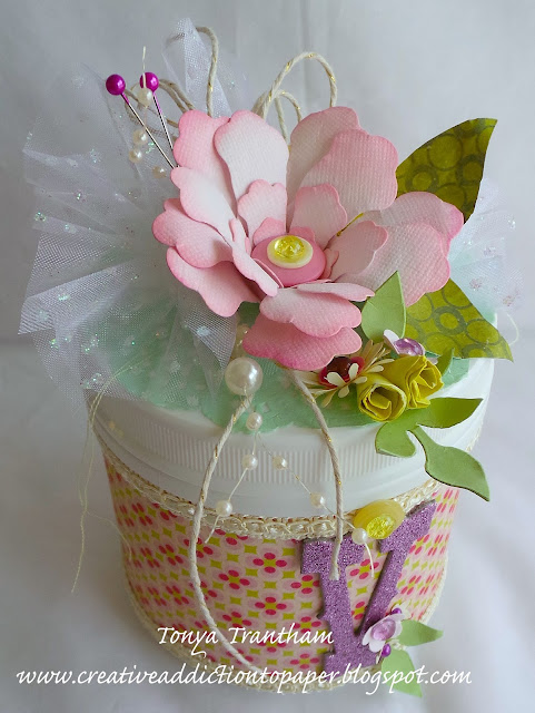 Creative Addiction to Paper: Flowering Friendship Container