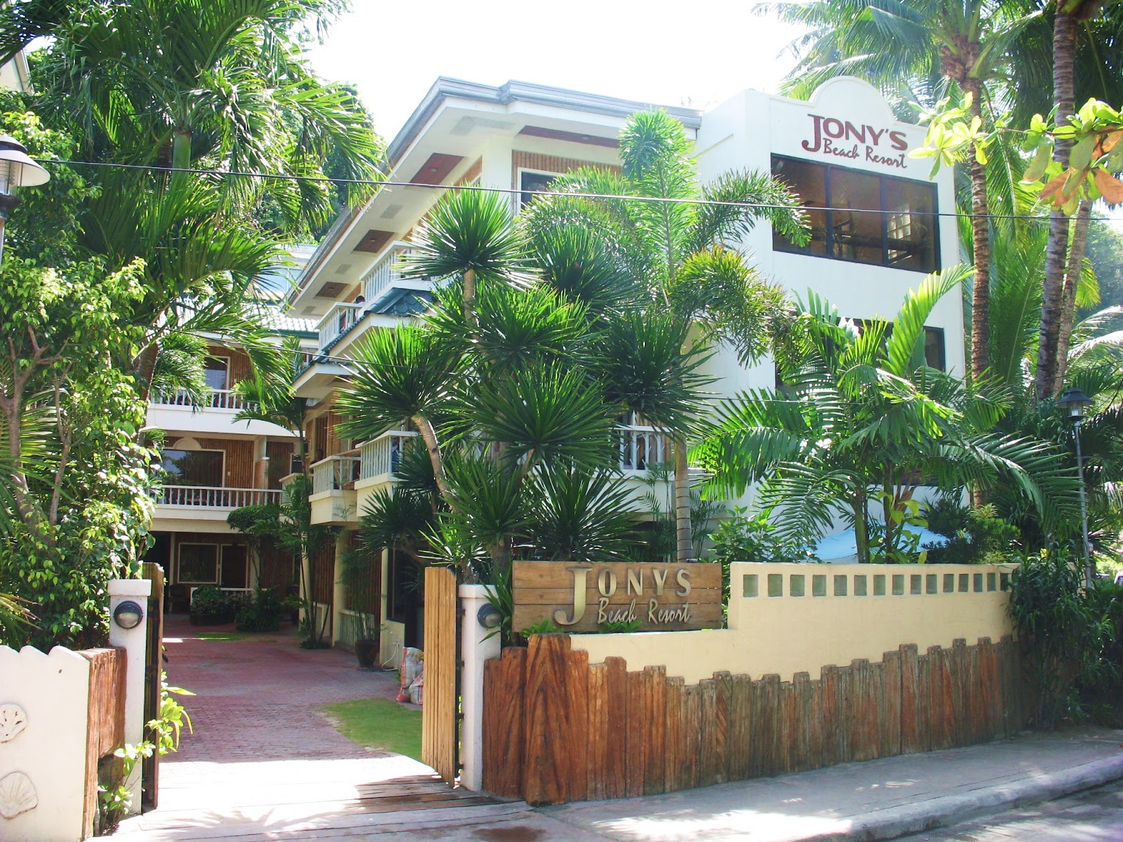 Gridcrosser: A Home by the Beach at Jony’s Beach Resort