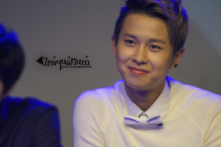 Always Awesome: [PICTURE] [120817] Angel Smile Minwoo ZE:A @ Shinchon ...