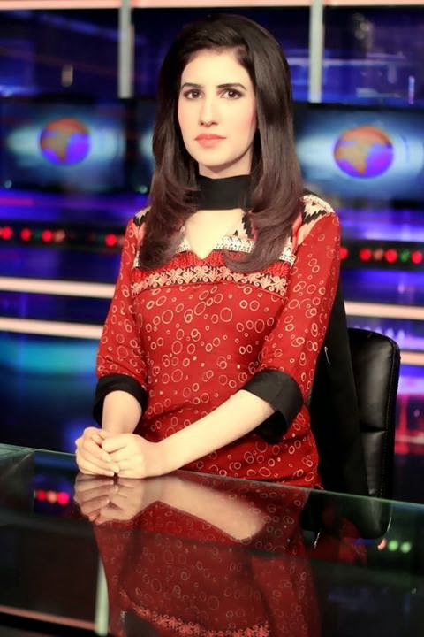 Absa Komal Pakistani Anchor and TV Host very hot and sexy look stills ...