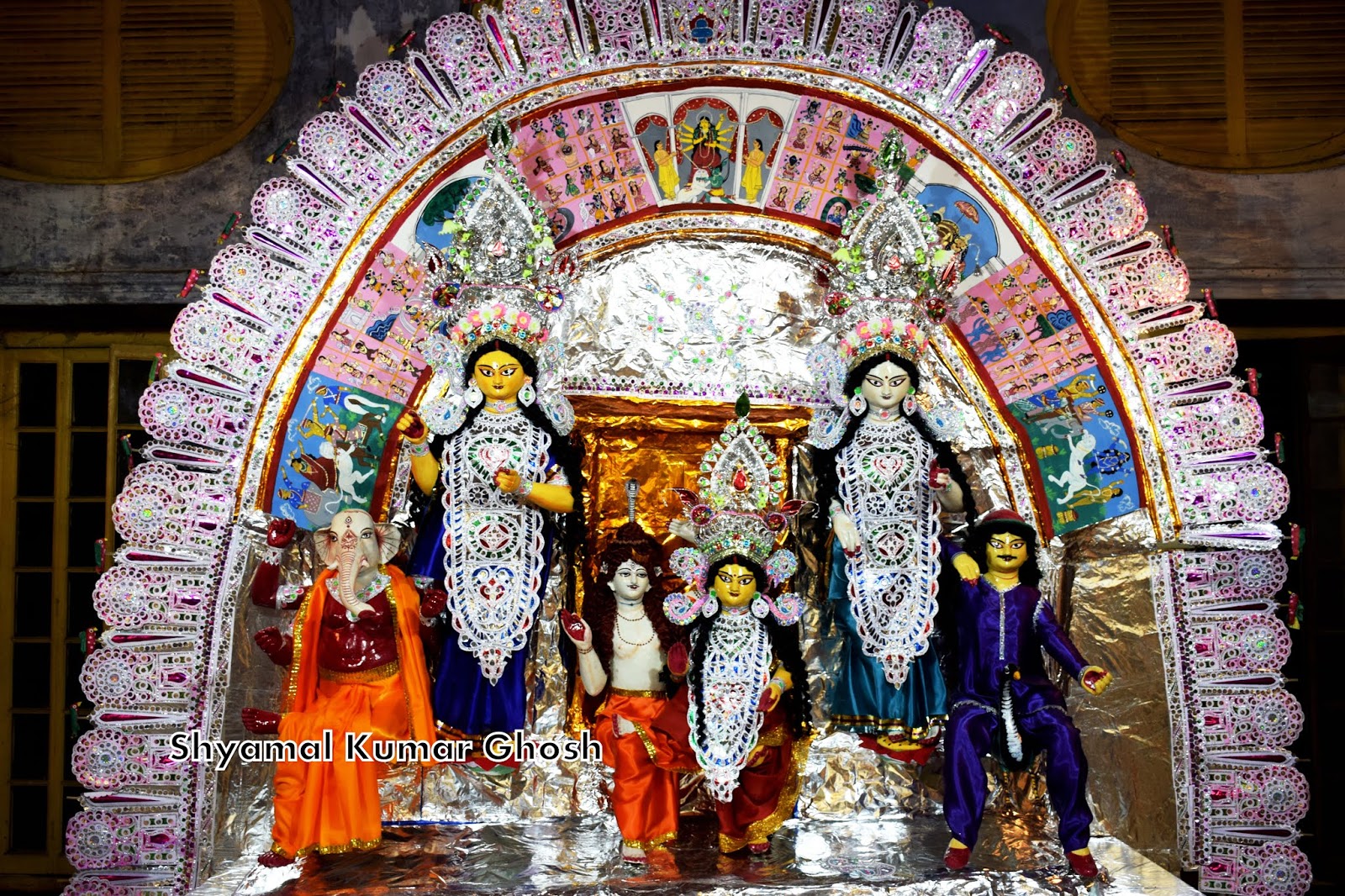 Shyamal's Blog: Baishnab Das Mallick Bari Durga Puja, Kolkata