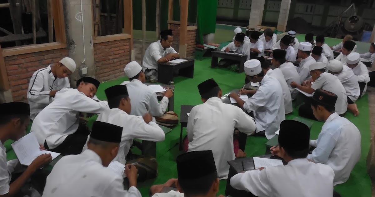 PONDOK PESANTREN SYAFI'I AKROM KOTA PEKALONGAN: SANTRI PLUS SEKOLAH DI ...