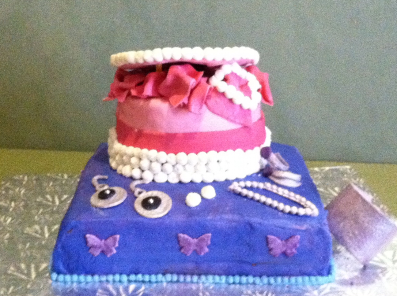 Christine's Cakes: Jewlery Box Cake