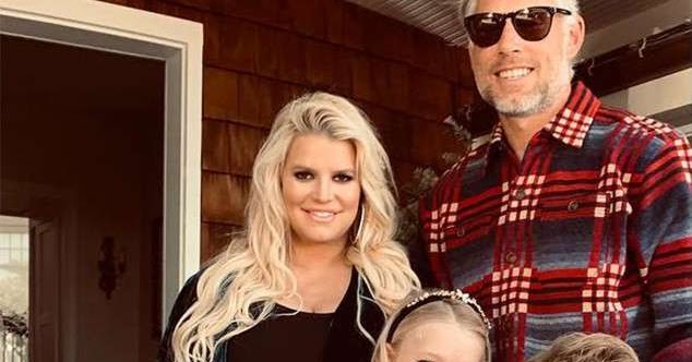 merry christmas: JESSICA SIMPSON