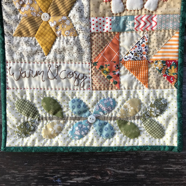 A little happy tutorial ~ Warm and Cozy Mini Quilt FREE PATTERN | A ...