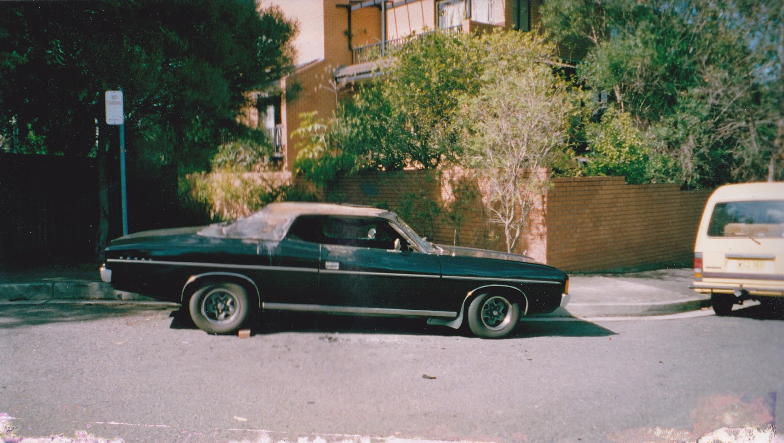 Aussie Old Parked Cars: 1973 Chrysler VJ Valiant Regal 770 Hardtop