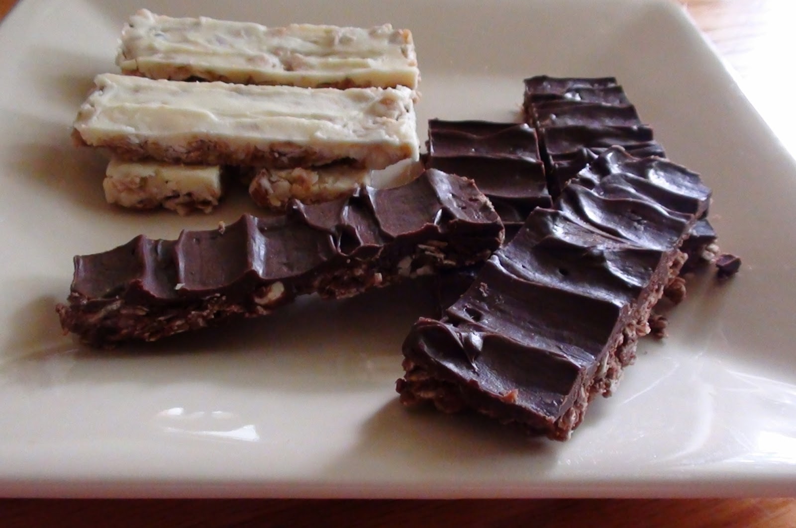 zsuzsa is in the kitchen: 2 CHOCOLATE TOPPED MUESLI BARS