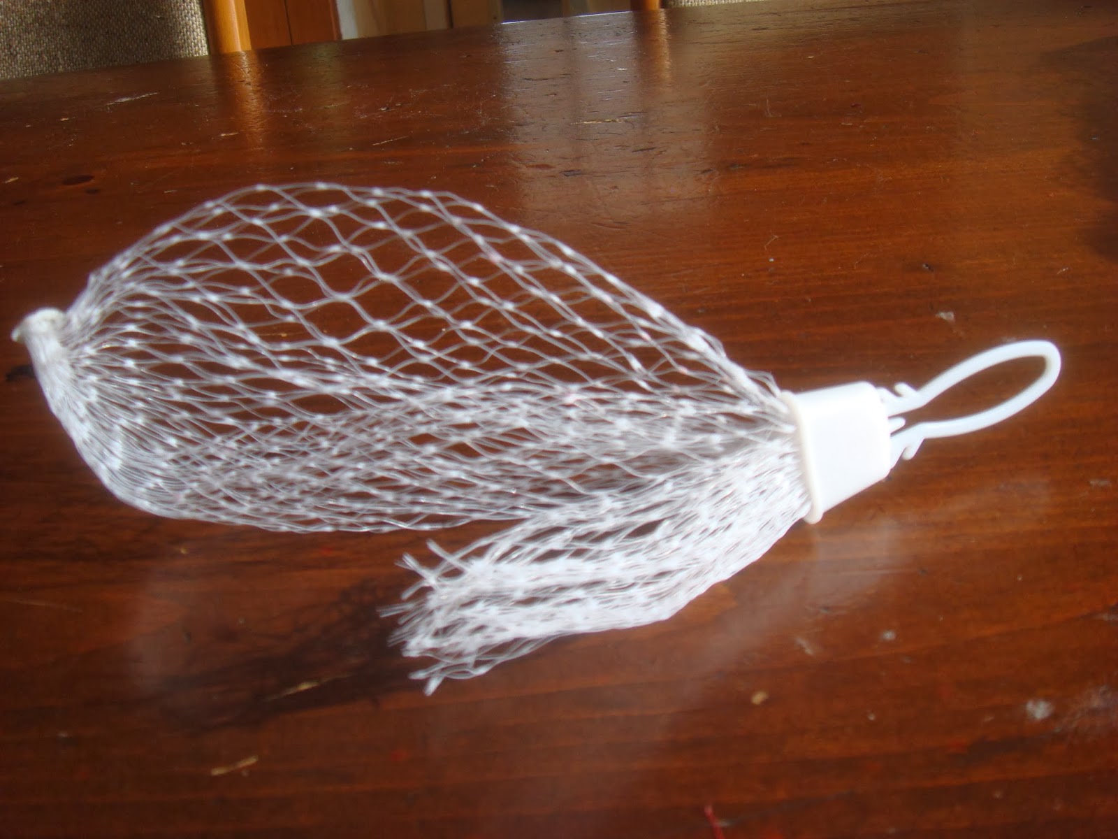 On Growbox Hill: How to make recycled net bags into a scrub pad