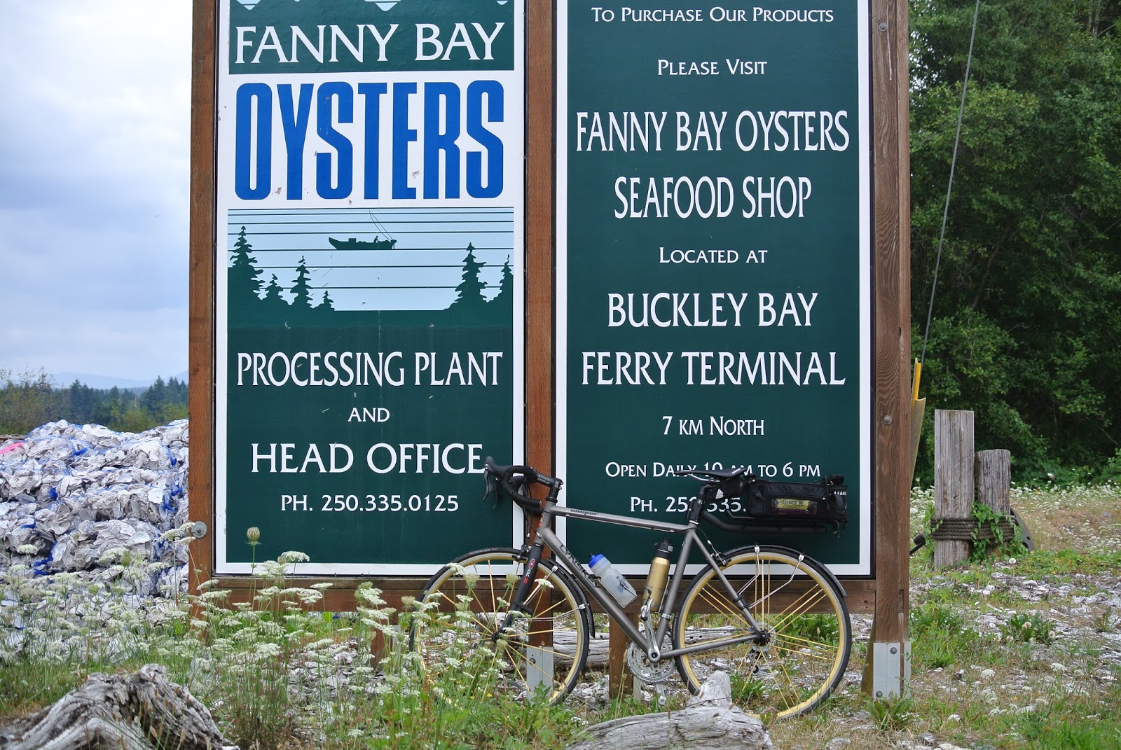 spoke'n'scene: Hobbit nobbing it up the way past Fanny Bay.