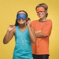 English Teaching Zone: Blindfold activities!!! Super cool!