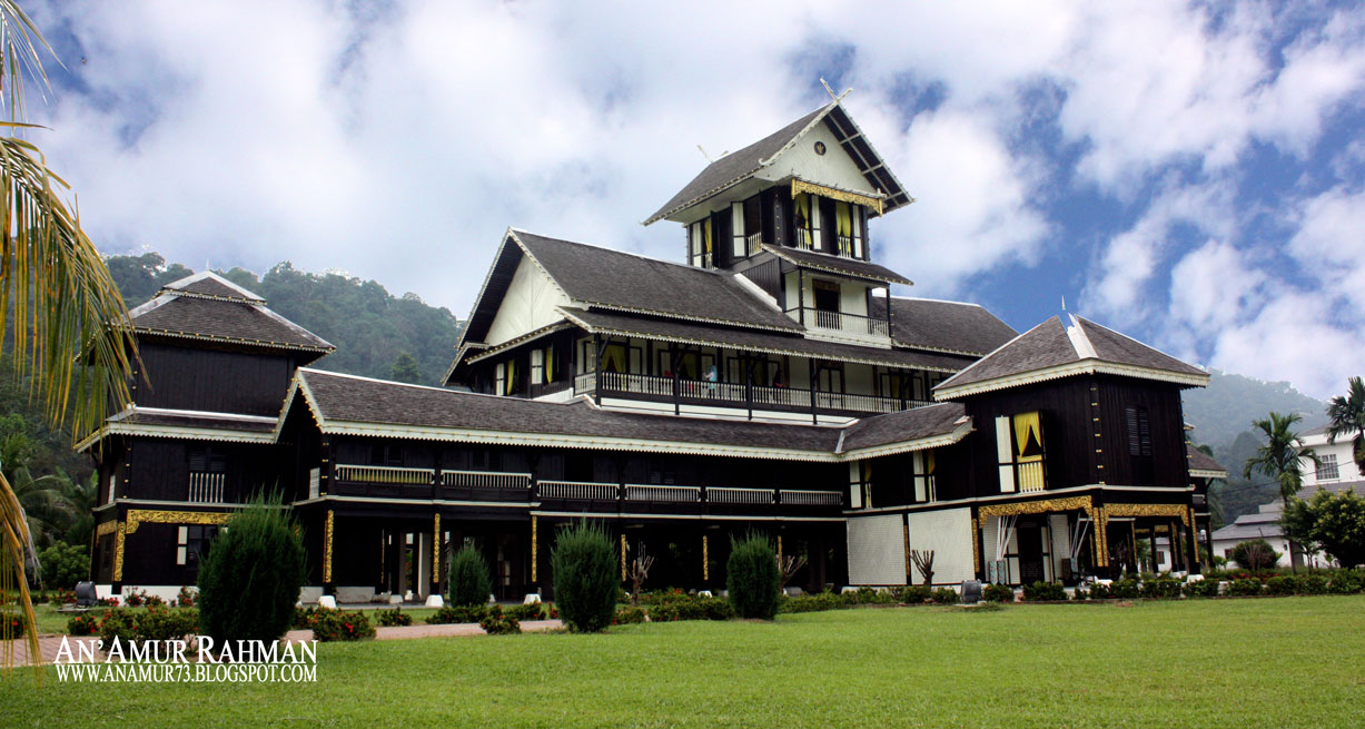 Rahman Metrologi: Istana Di Raja Seri Menanti