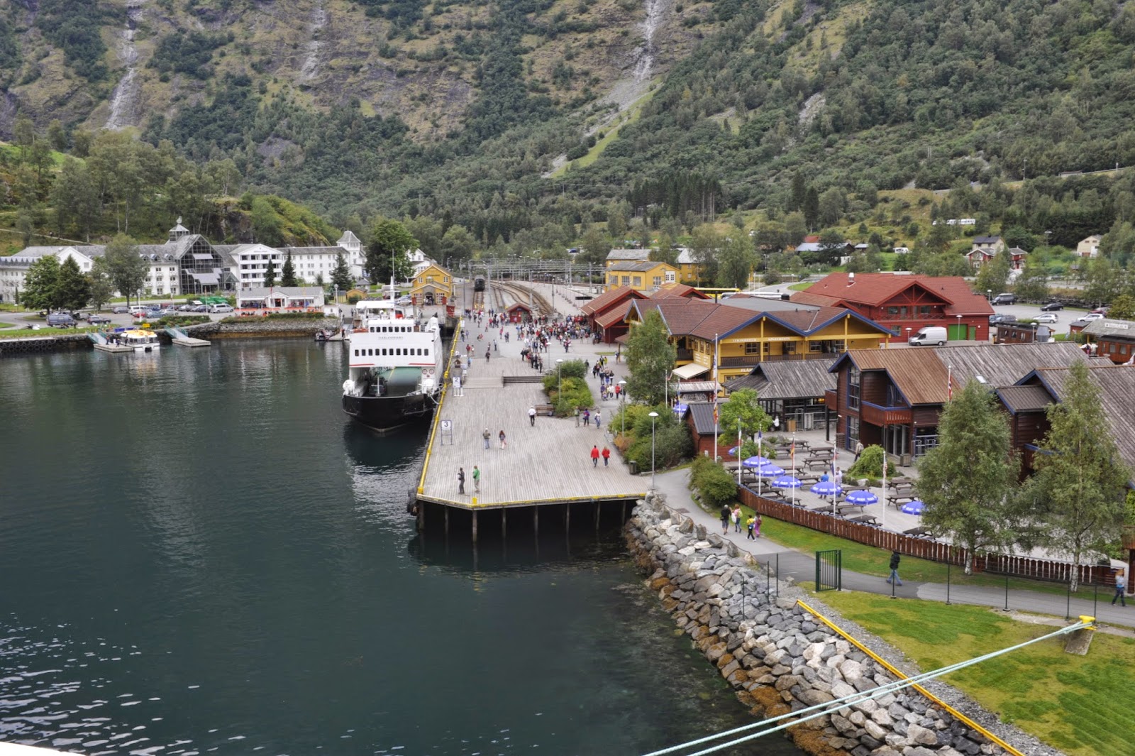 De Geiranger a Flam ~ El mirlo de papel
