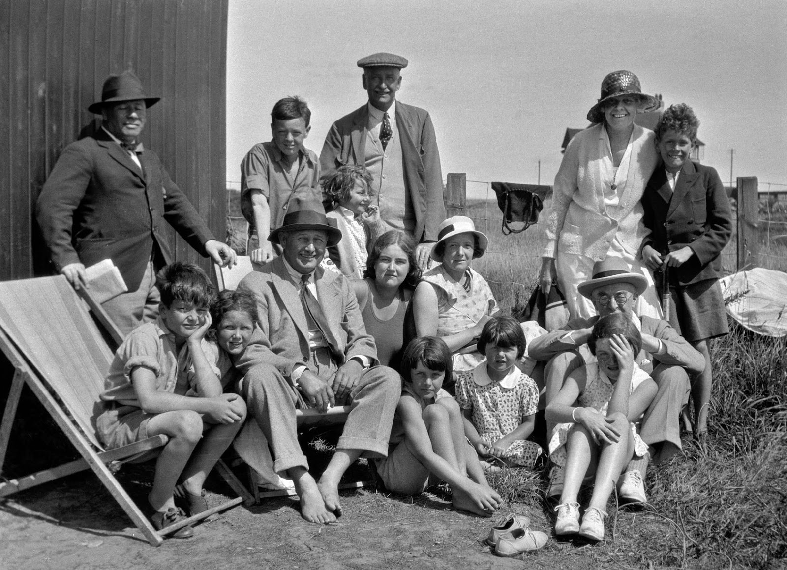 20 Fascinating Vintage Photos of British Holidaymakers Frolicking by ...