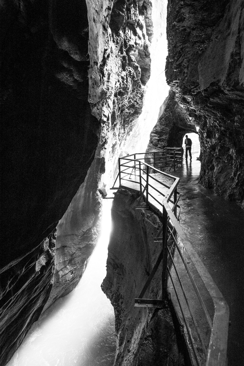 ŠVICA (5.) - Reka Aare in viseči most