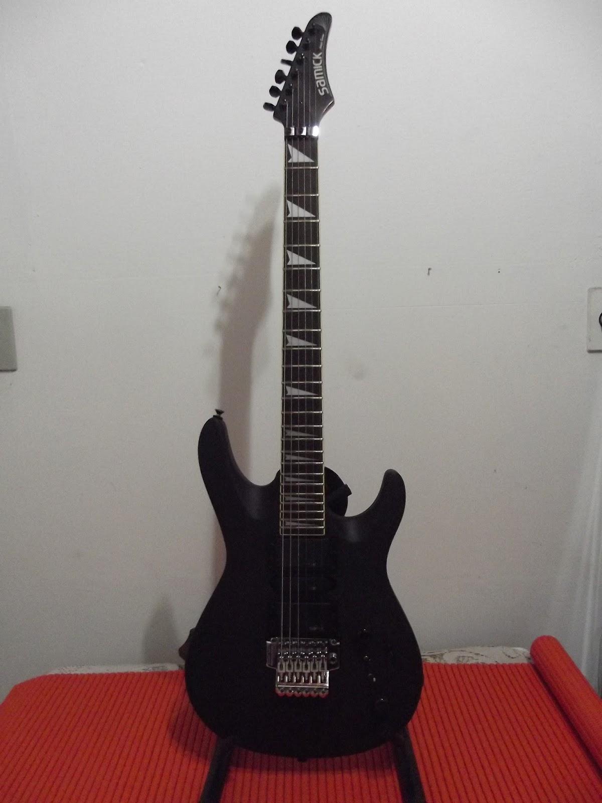 T.Hashitani Guitar Works: Samick - Preto Fosco