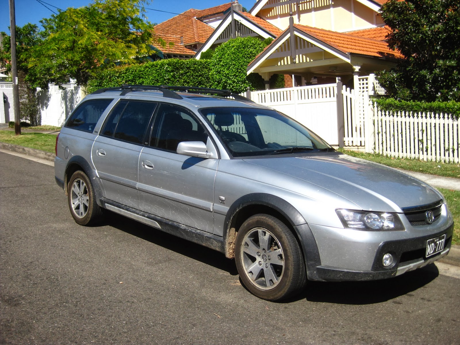 Aussie Old Parked Cars: 2005 Holden VZ Adventra LX8