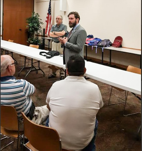 EL RRUN RRUN: NEECE, DE LEON HEAR RESIDENTS AT TOWN HALL MEETING