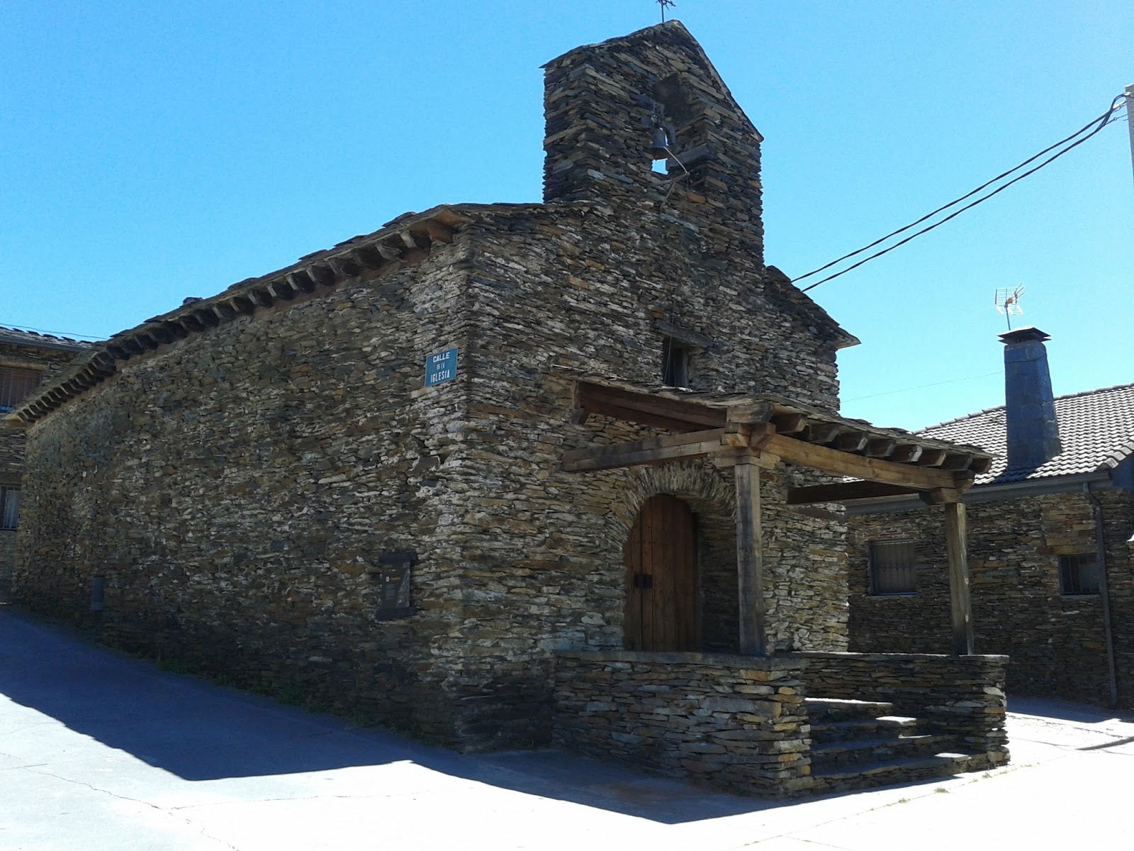 Donde me dejes llevarte: Ruta de la Arquitectura Negra: Campillo de Ranas