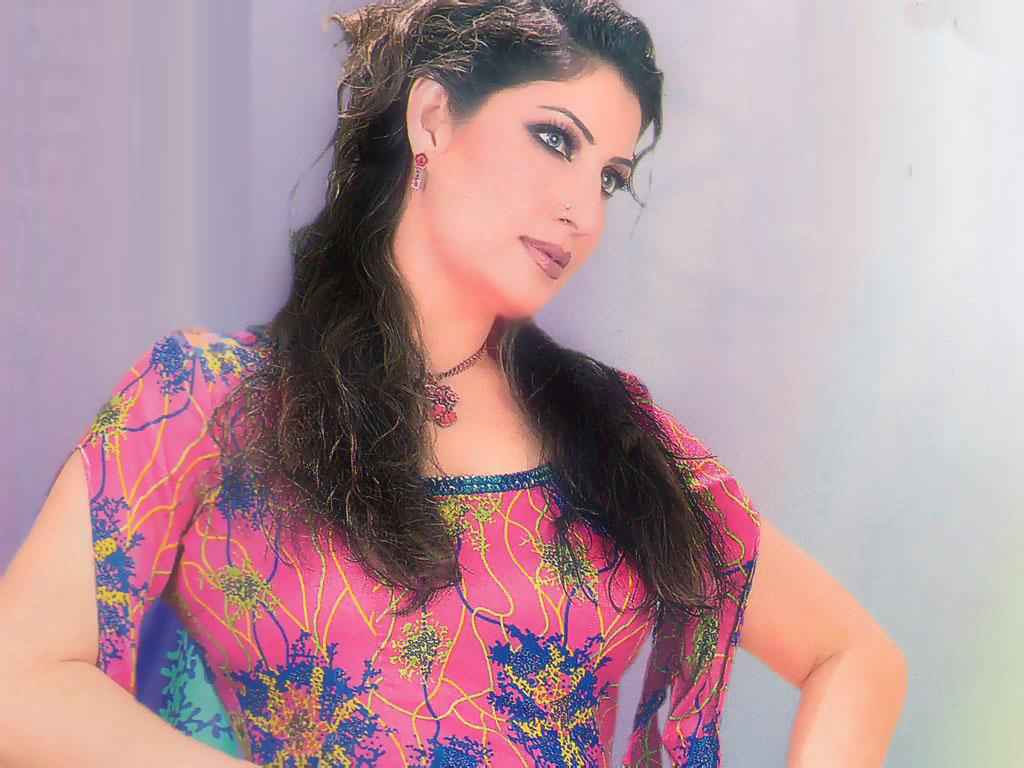 Saima Khan - High Quality Wallpapers