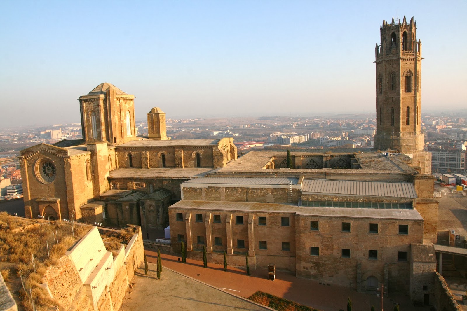 El Puente Lejano: Lérida - Catedral Vieja y Castillo del Rey