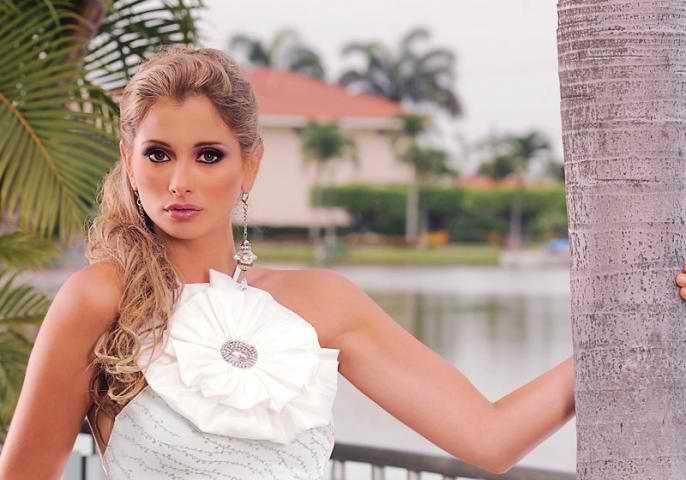 De Moda con Edwin Rosario: Mafer Cornejo, Miss Ecuador International 2011.
