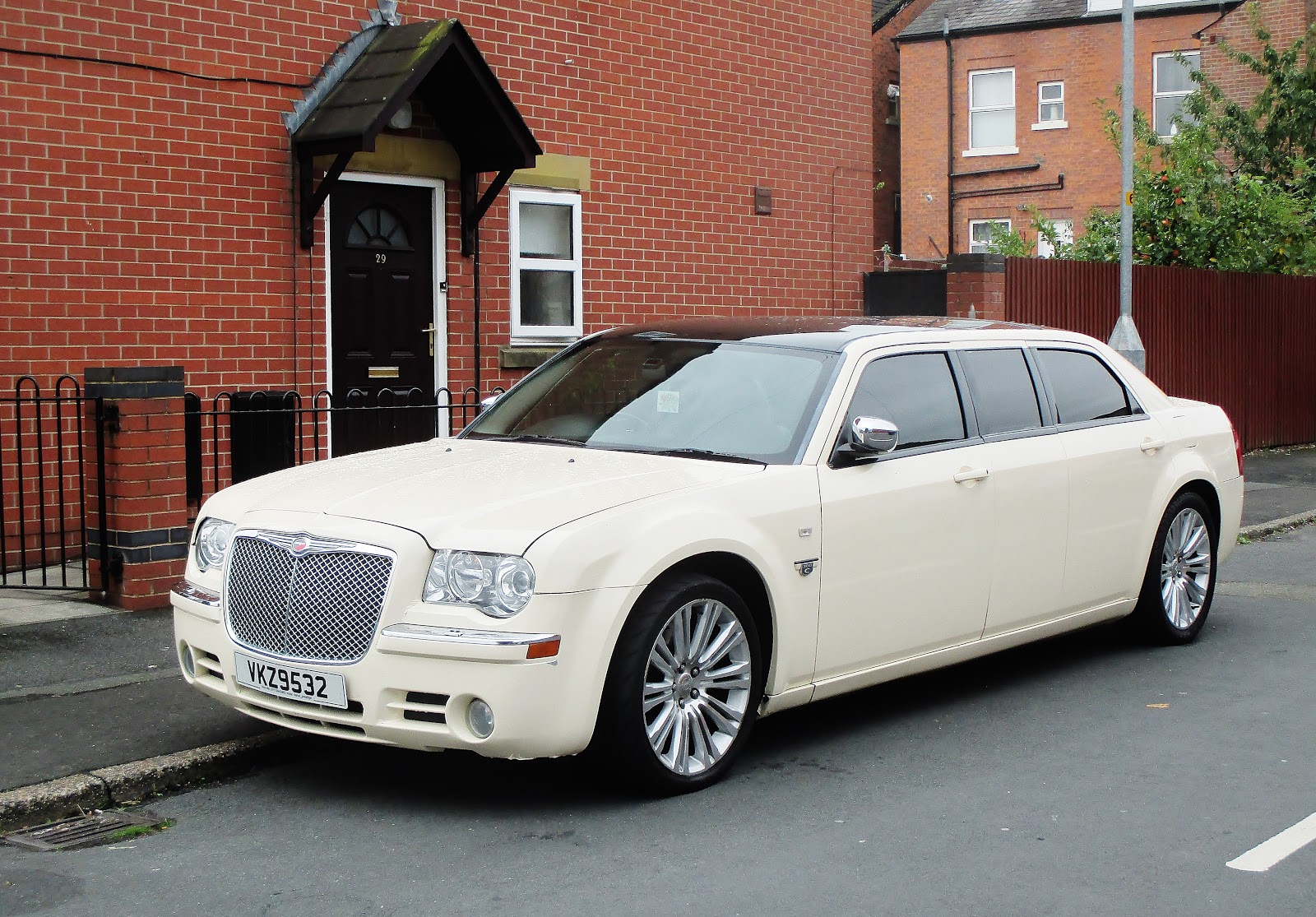 Ferraris and Other Things: Chrysler 300C Vogue Limousine