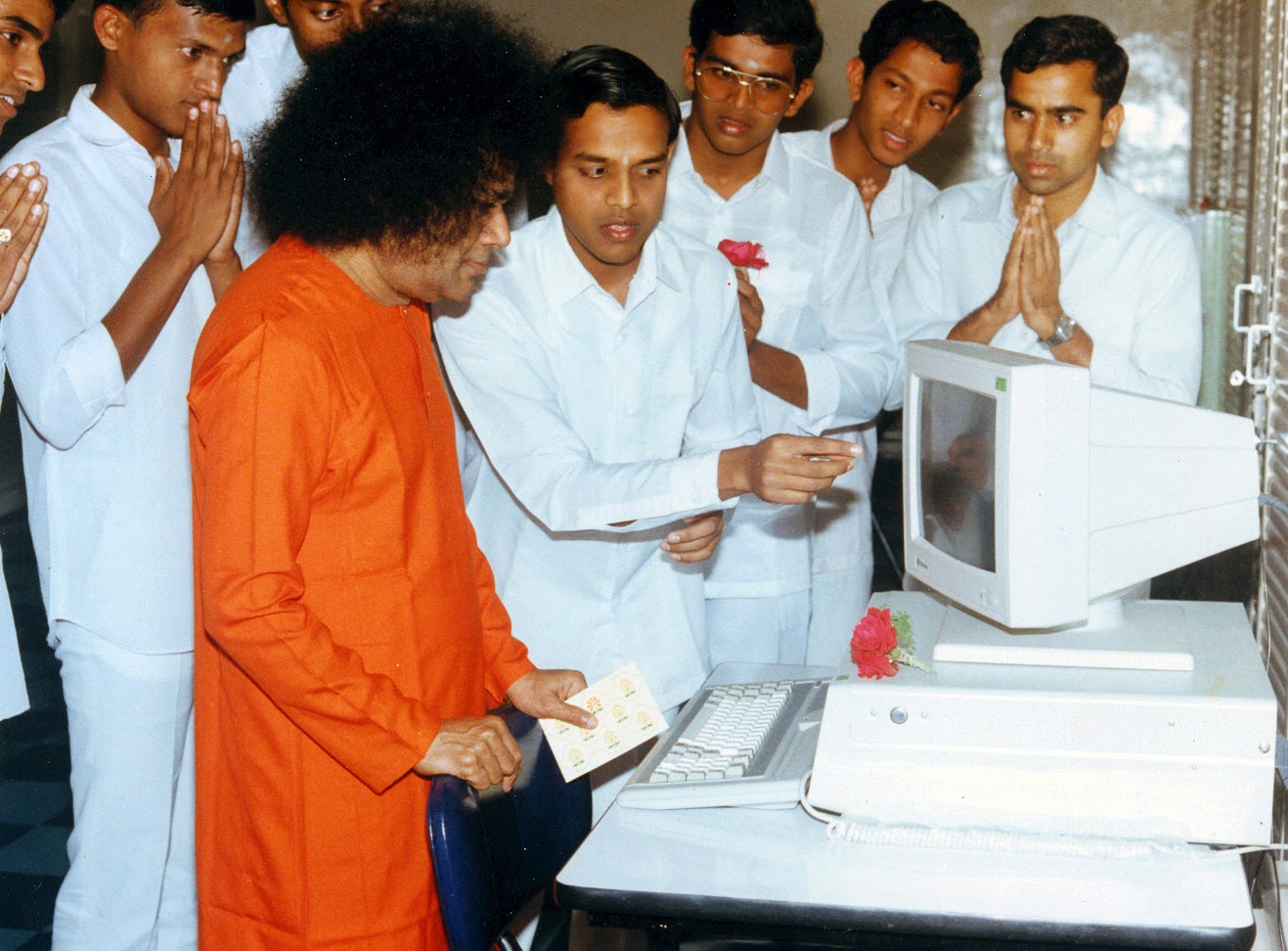 Sathya Sai with Students: Sri Sathya Sai proposes Three Business ...
