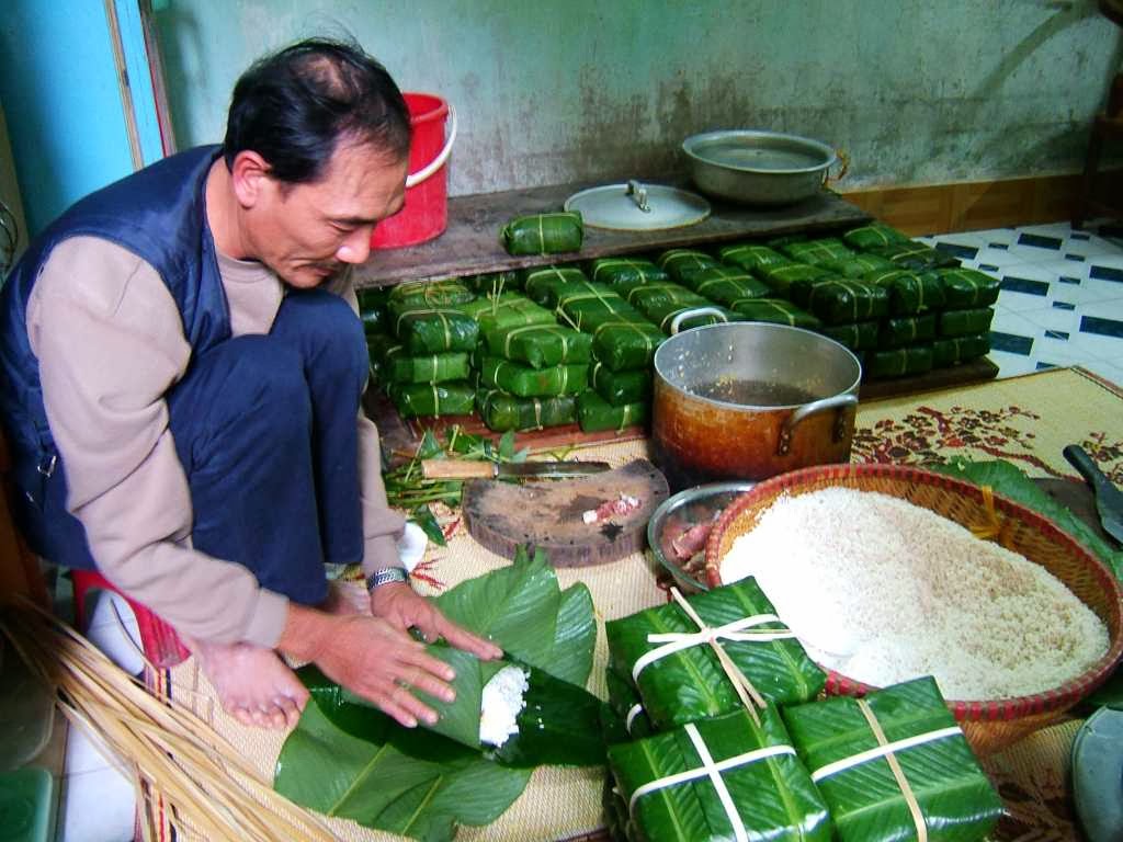 Vietnamese Square Cake (Bánh Chưng) ~ Ha Noi Tours