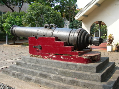 Mengenal Lebih Jauh Meriam Legenda " Meriam Si Jagur " - Unik 247