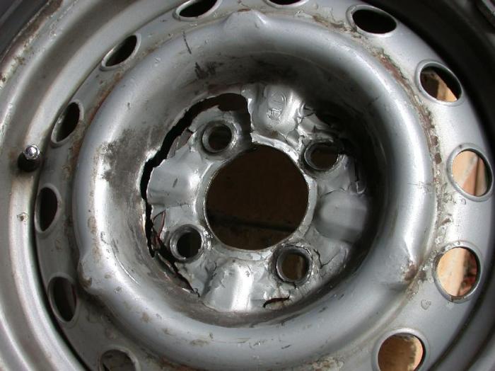 RV Tire Safety: Wheel failure