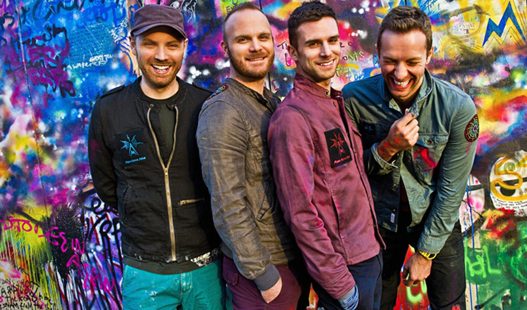 Pitch Dummies Club 音痴俱樂部: Coldplay說 "我們送歌迷的發光手環一個晚上就得燒掉£400,000"