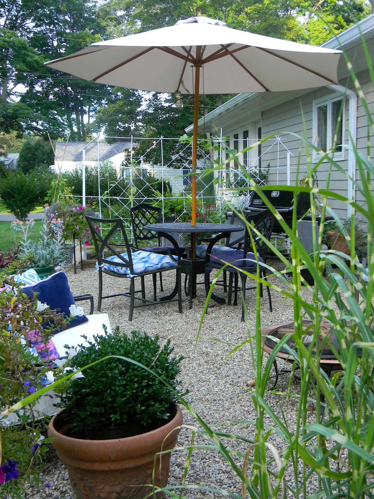 GORGEOUS SHINY THINGS: The Curbside Patio Set Score