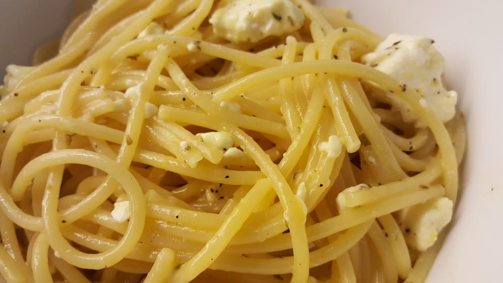eat-culture: Spaghetti mit Feta-Käse (Spaghetti with feta cheese)