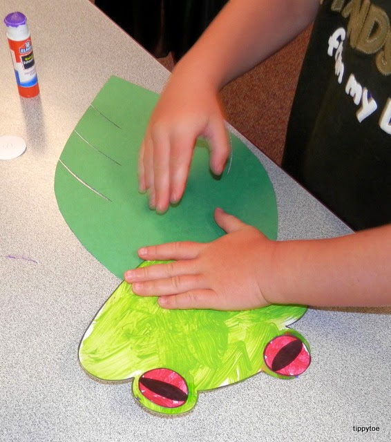 Tippytoe Crafts: Peeking Red-Eyed Tree Frogs