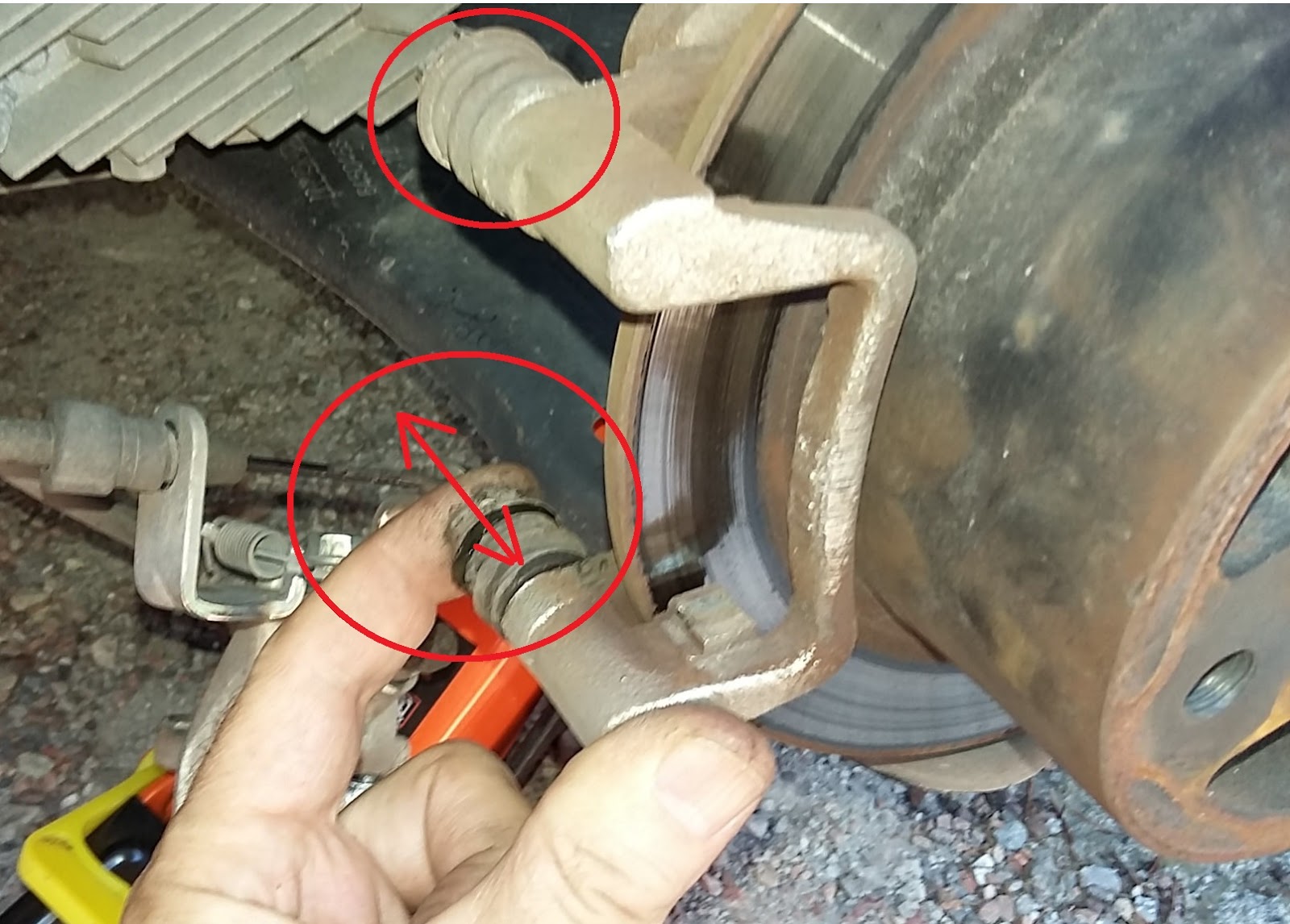 La vie en Twizy: Comment changer les plaquettes de frein arrière