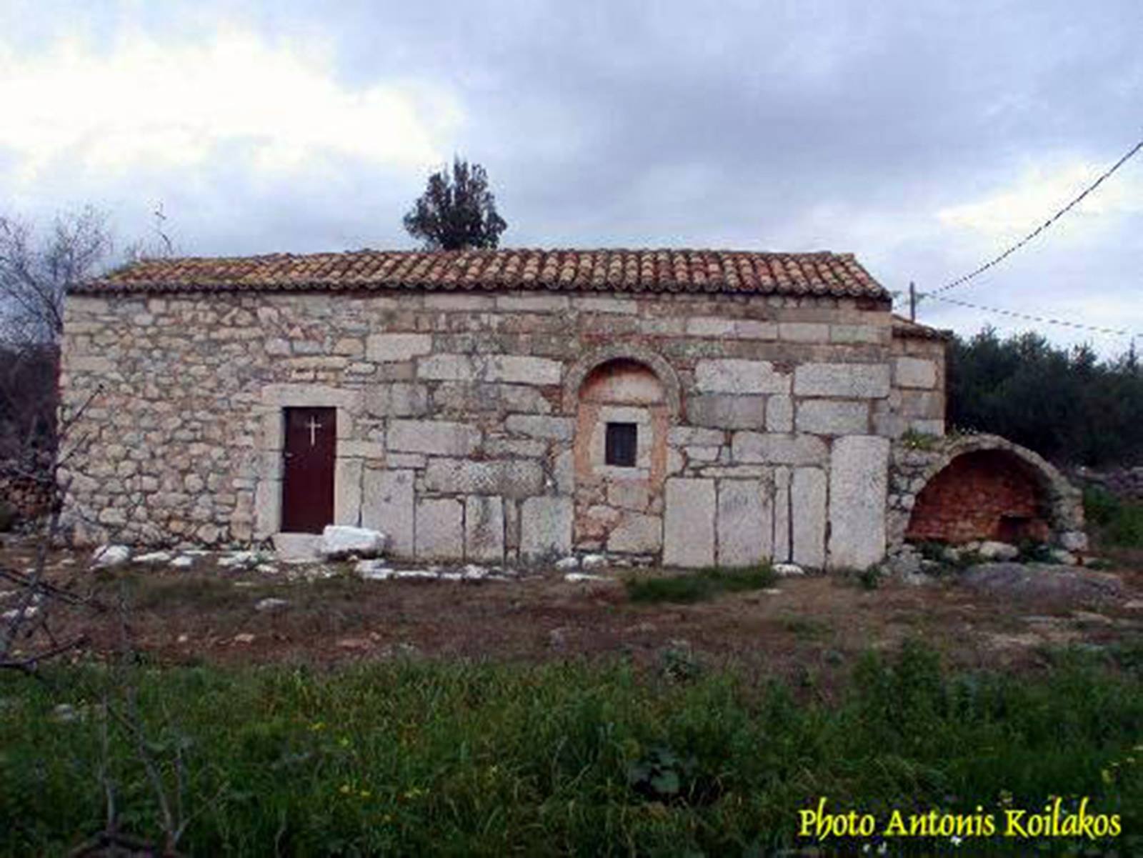 ΝΑΟΙ ΣΤΗ ΜΑΝΗ: ΦΟΥΡΝΙΑΤΑ ΠΥΡΓΟΥ ΔΙΡΟΥ (ΑΓ.ΙΩΑΝΝΗΣ)