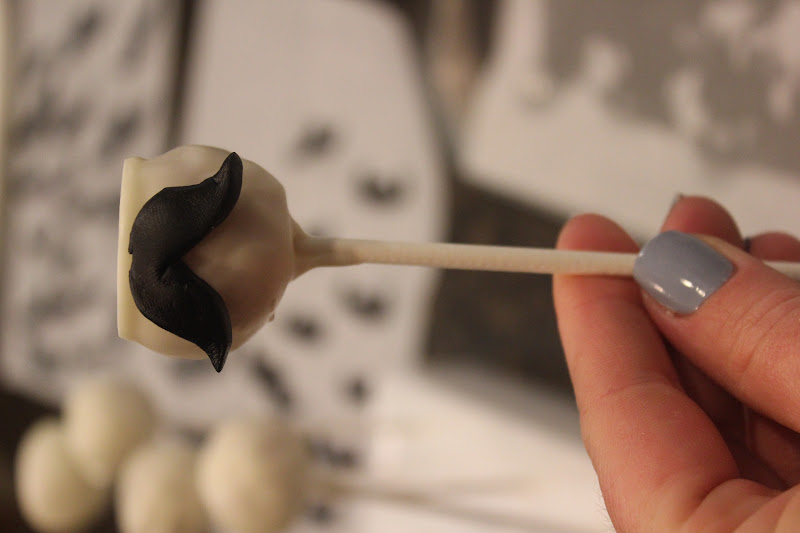 Luscious Confections: Mustache Cake Pops